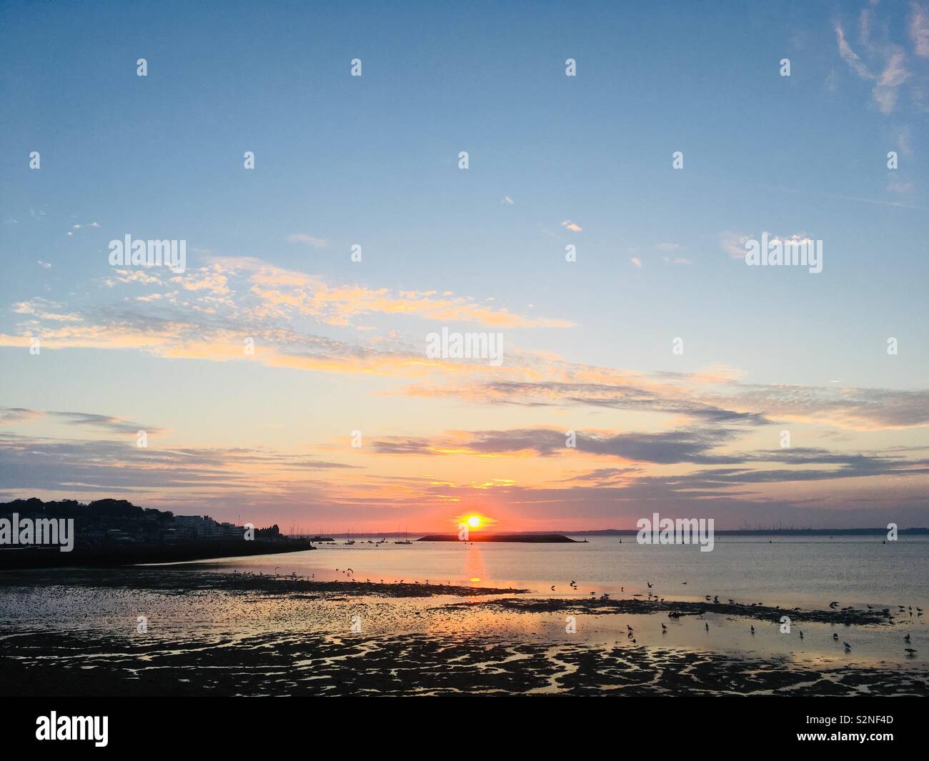 Sunset isle of wight hi-res stock photography and images - Alamy