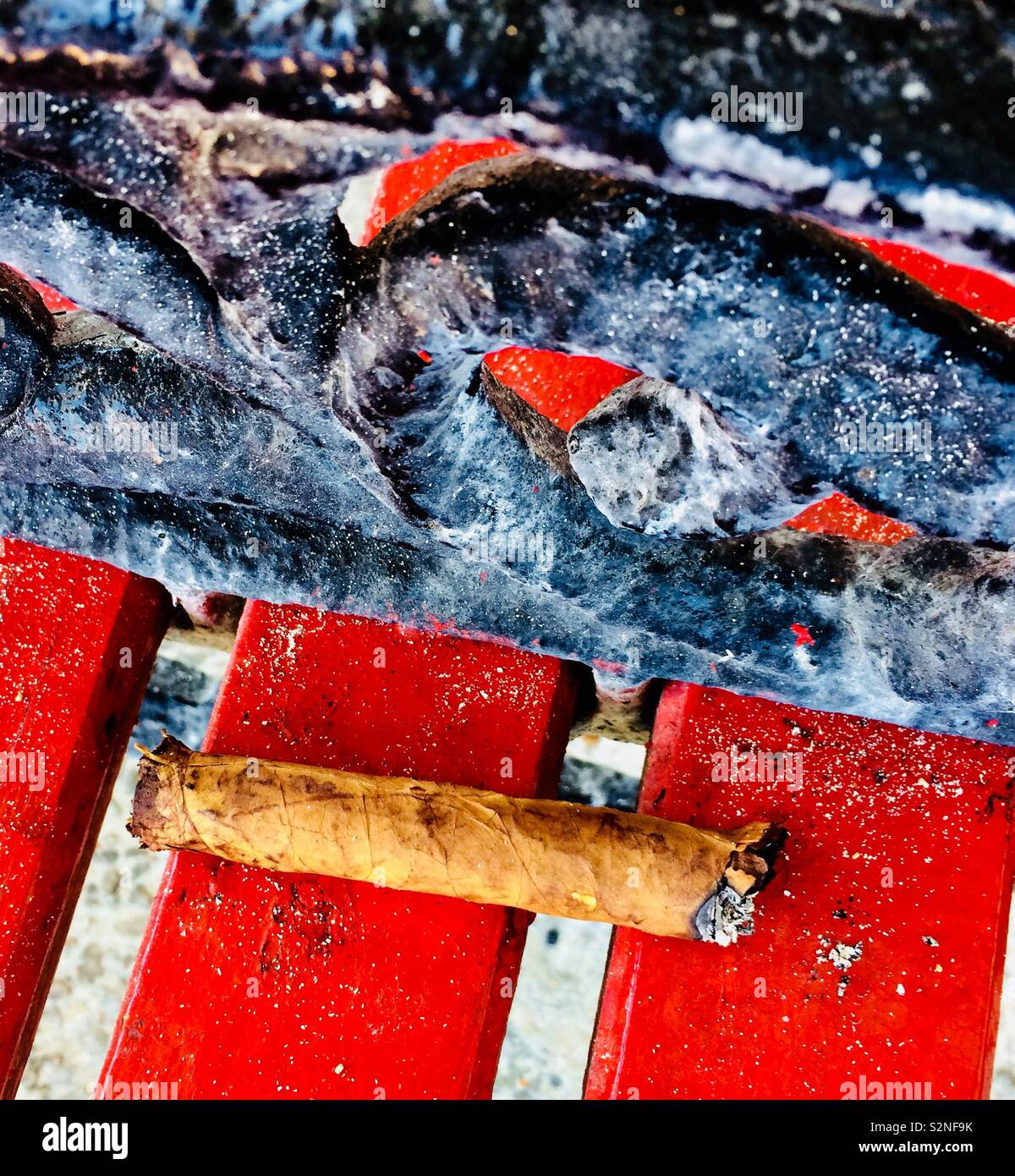 Cuban beach cigar hi-res stock photography and images - Alamy