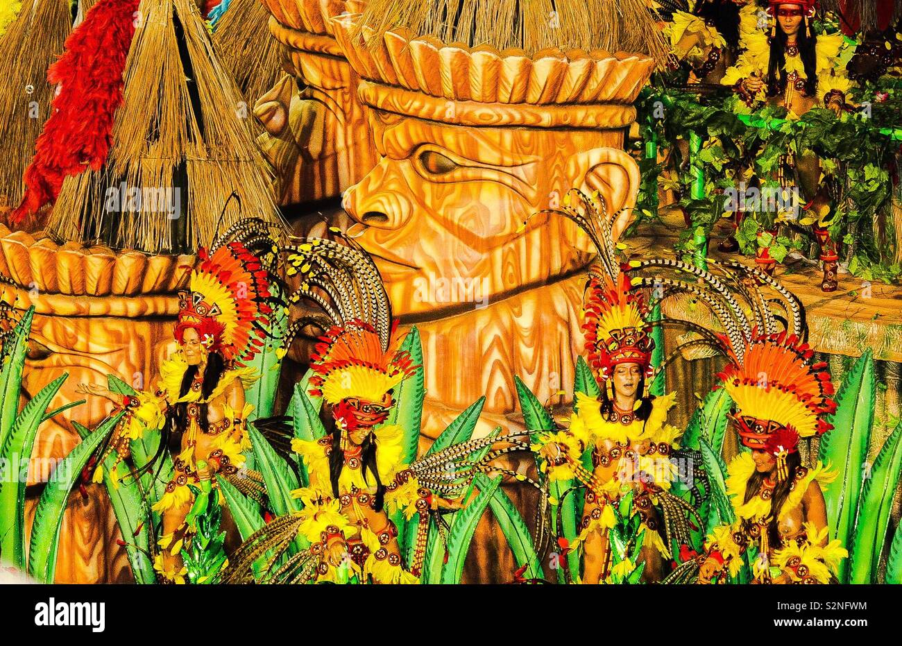 Rio carnival float hi-res stock photography and images - Alamy