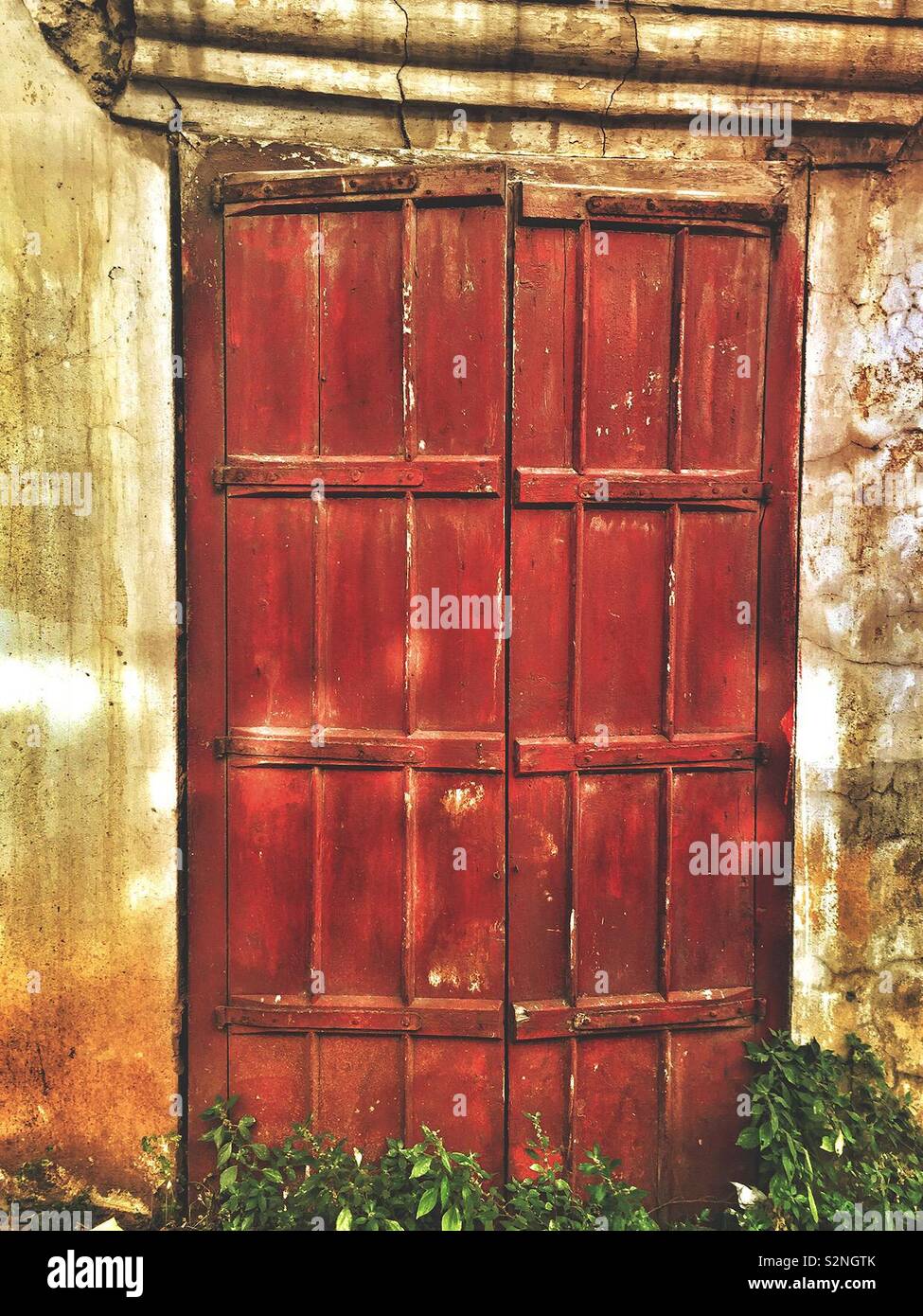 Old red door Stock Photo - Alamy