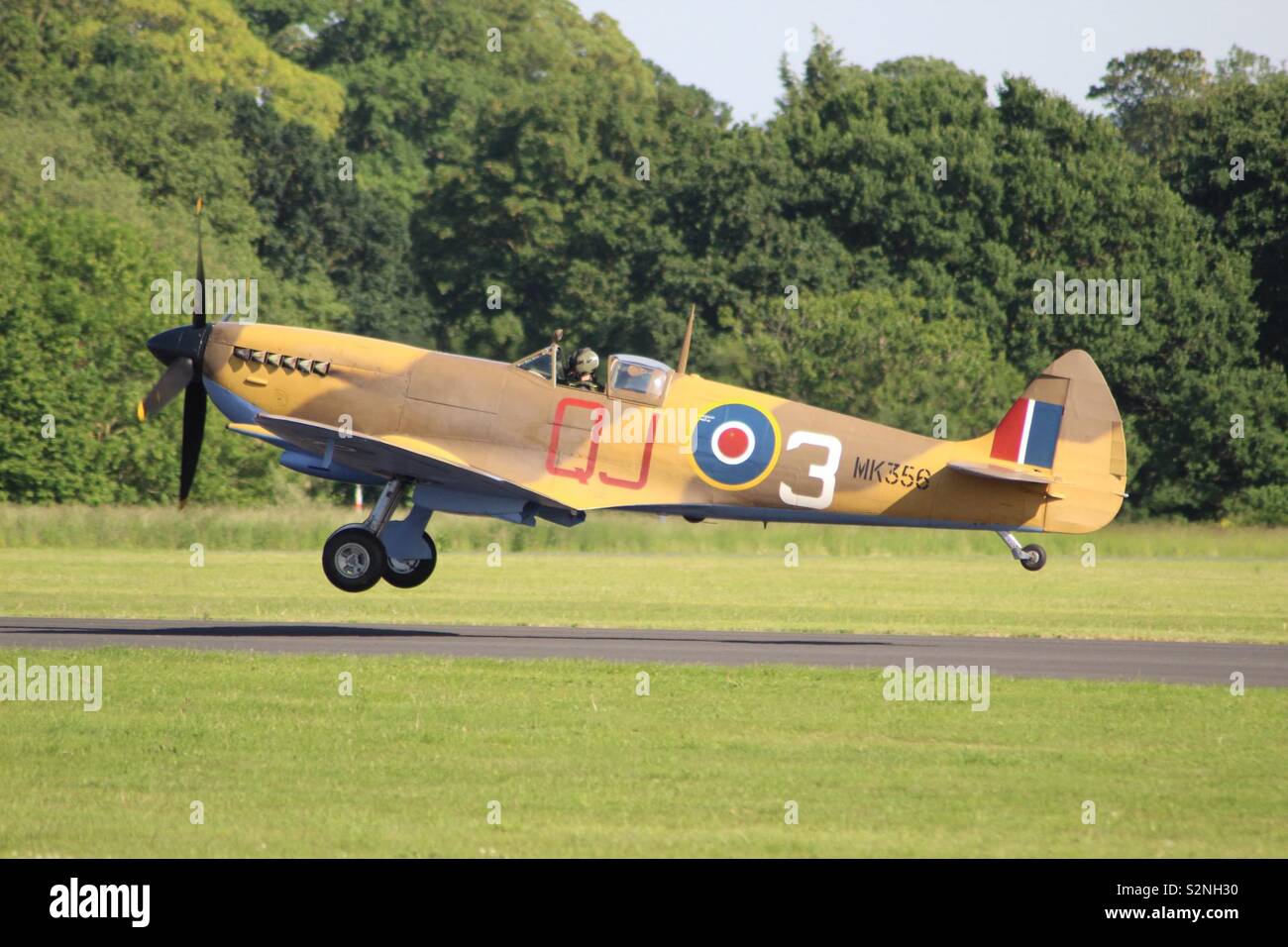 Raf cosford spitfire hi-res stock photography and images - Alamy
