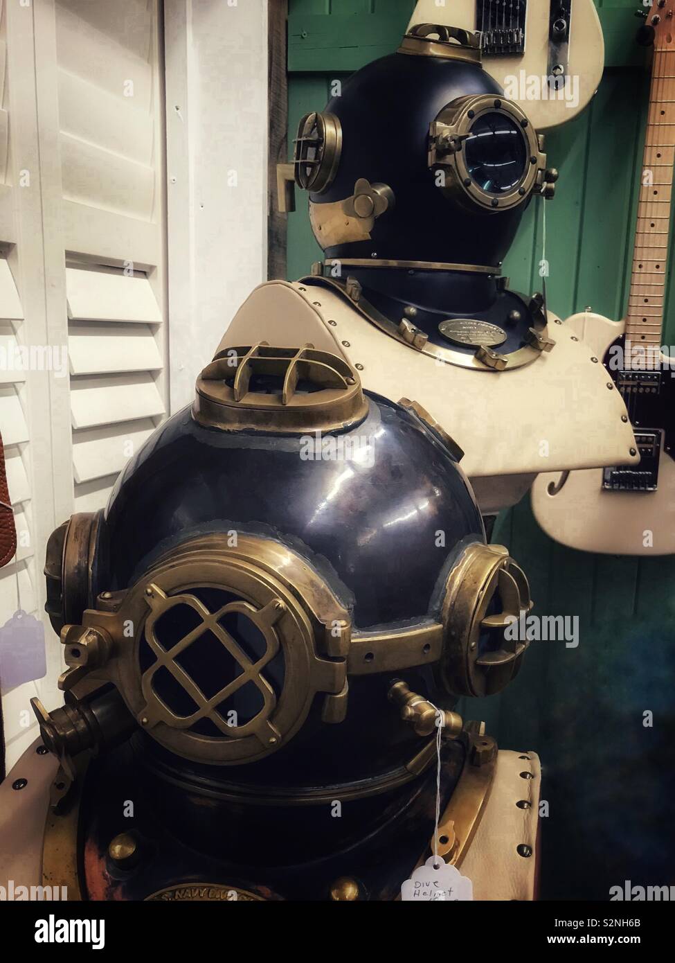 Vintage diving equipment hi-res stock photography and images - Alamy