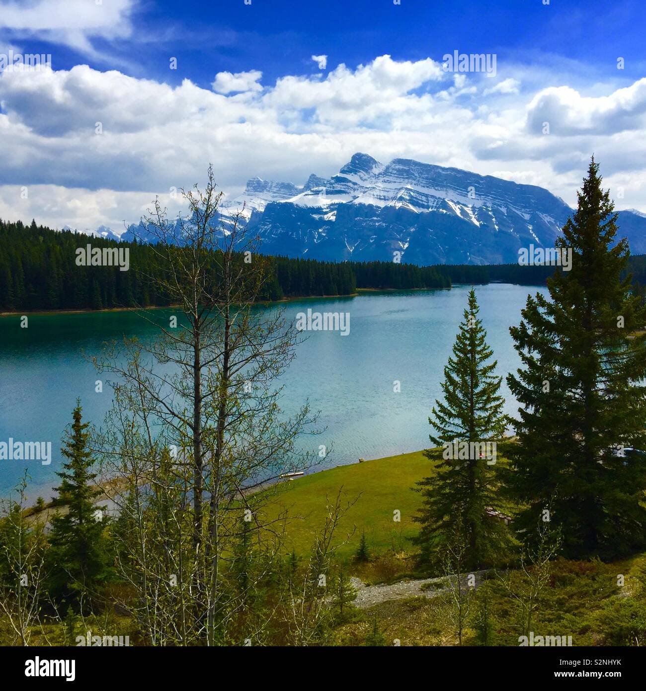 Two Jack Lake, Banff National Park, Alberta, Canada Stock Photo - Alamy