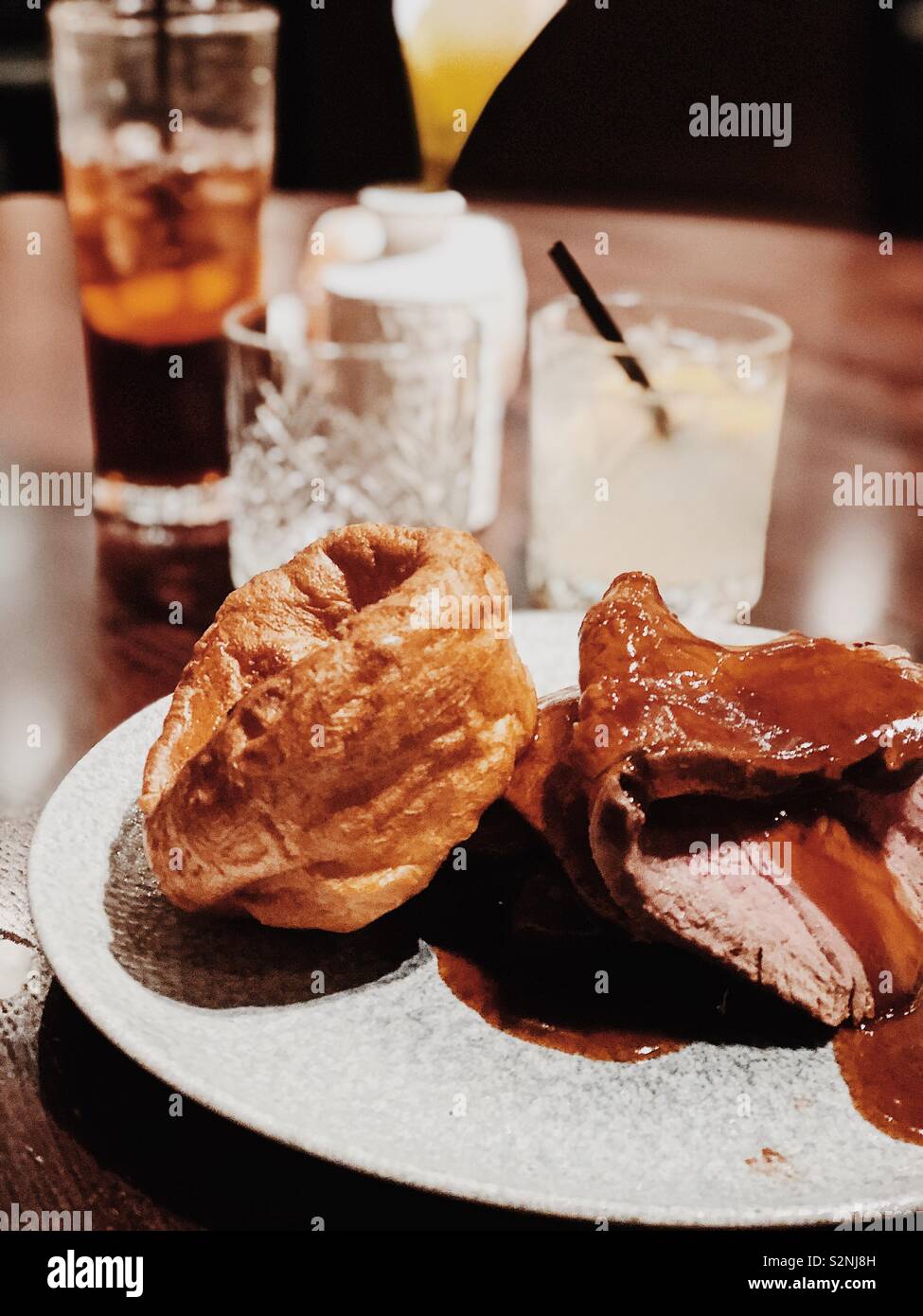 Sunday lunch restaurant hi-res stock photography and images - Alamy