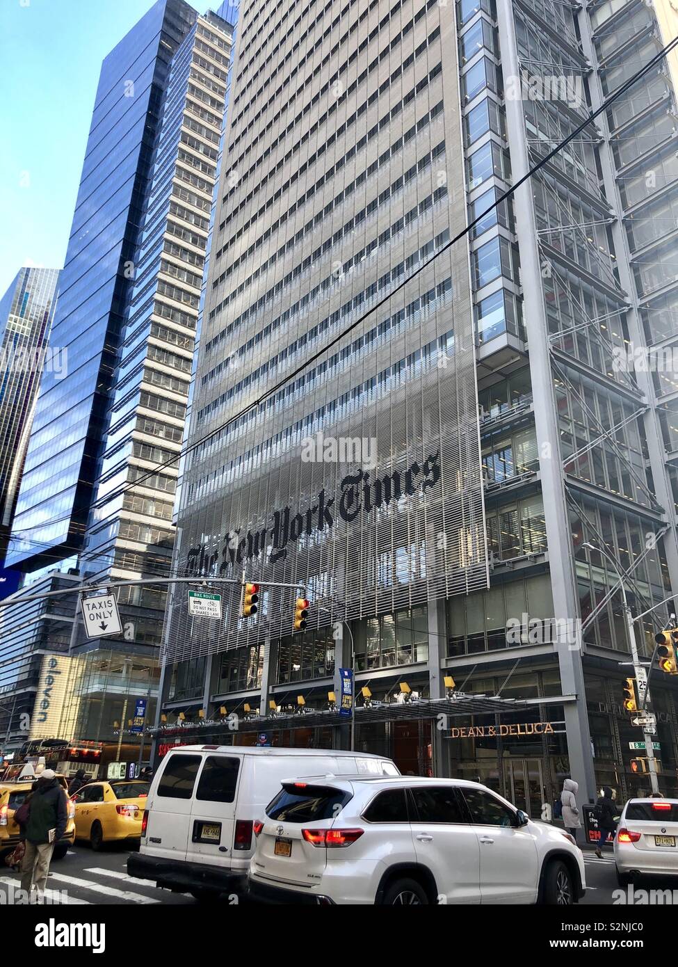 New york times building hi-res stock photography and images - Alamy