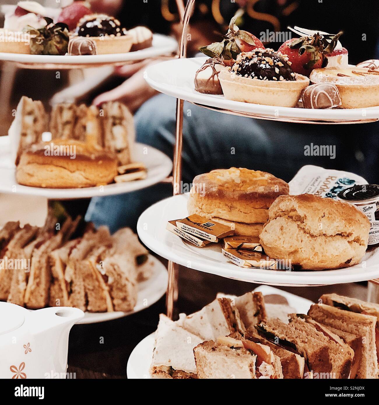 Afternoon tea stand hi-res stock photography and images - Alamy