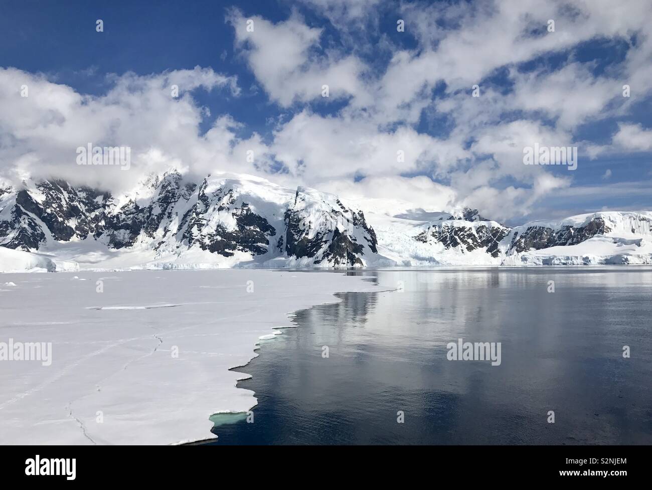 Ice sheet antarctica hi-res stock photography and images - Alamy