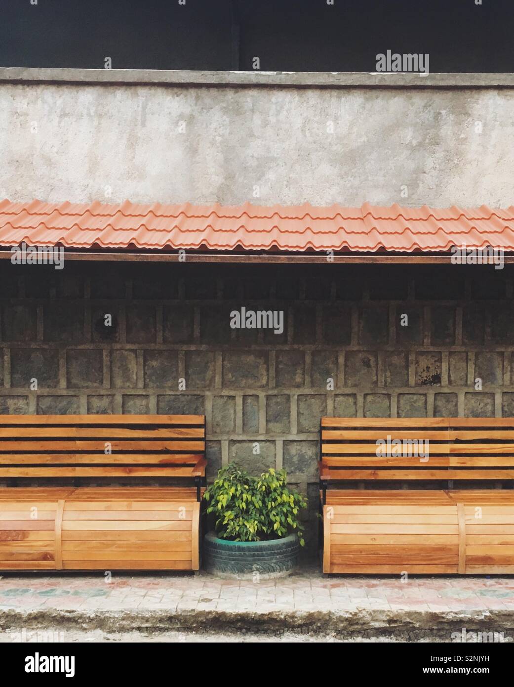Bus stop bench hi-res stock photography and images - Alamy