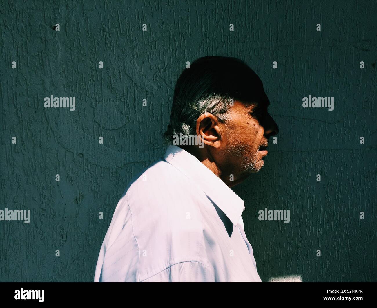 Side view of old man outdoors Stock Photo - Alamy