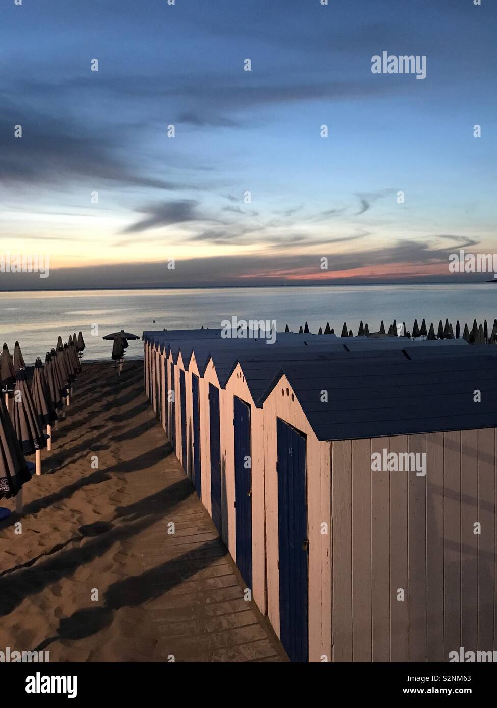 Moody sky and beach hi-res stock photography and images - Alamy