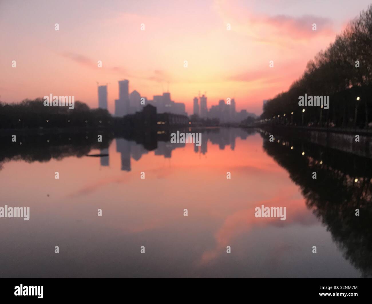 Crack of dawn hi-res stock photography and images - Alamy