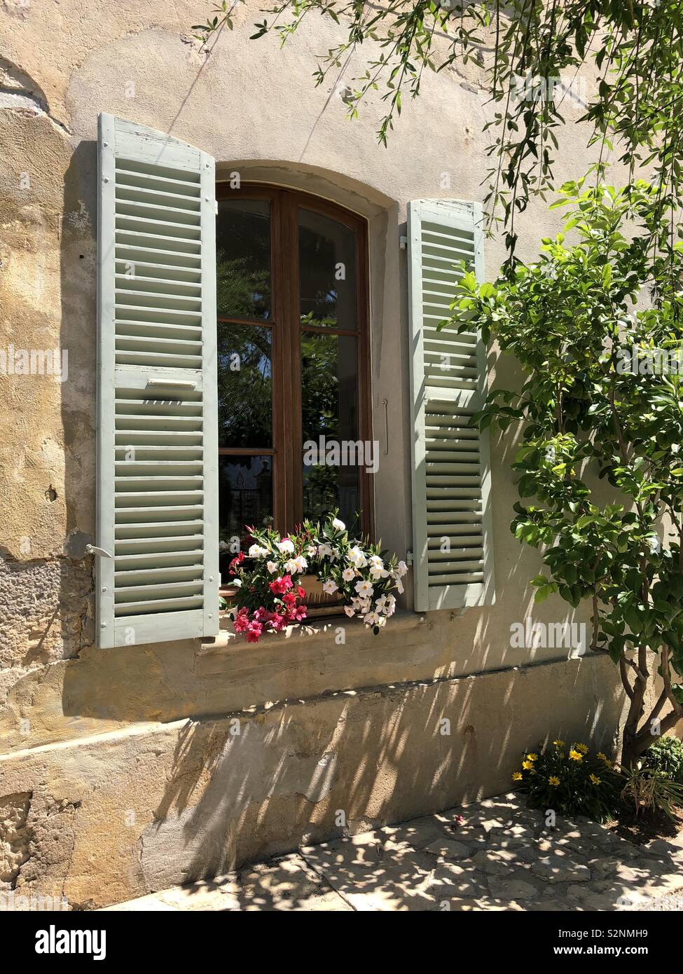 French window hi-res stock photography and images - Alamy