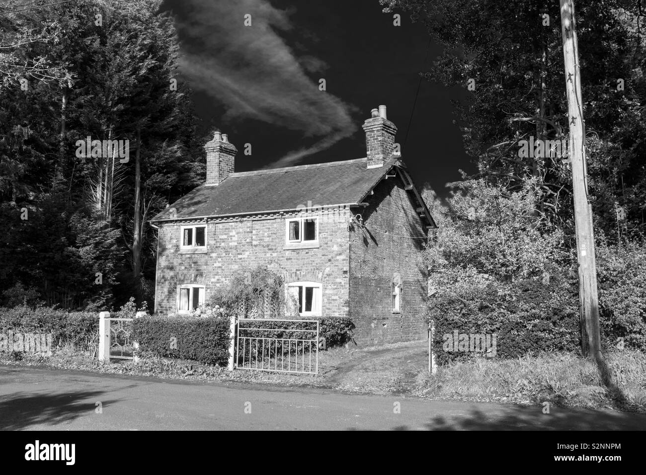 Home farm cottage Black and White Stock Photos & Images - Alamy