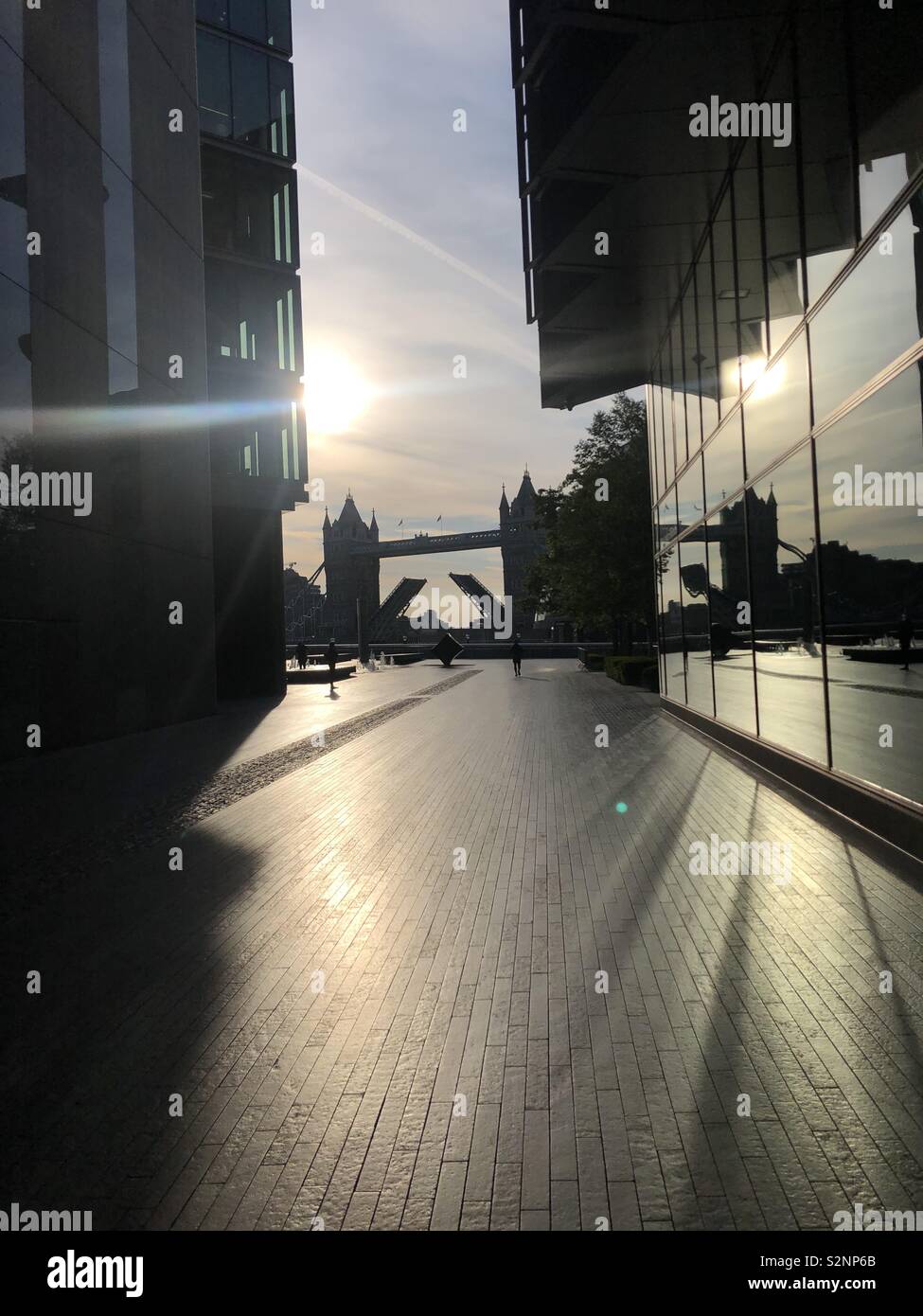 London Bridge up at sunrise Stock Photo - Alamy
