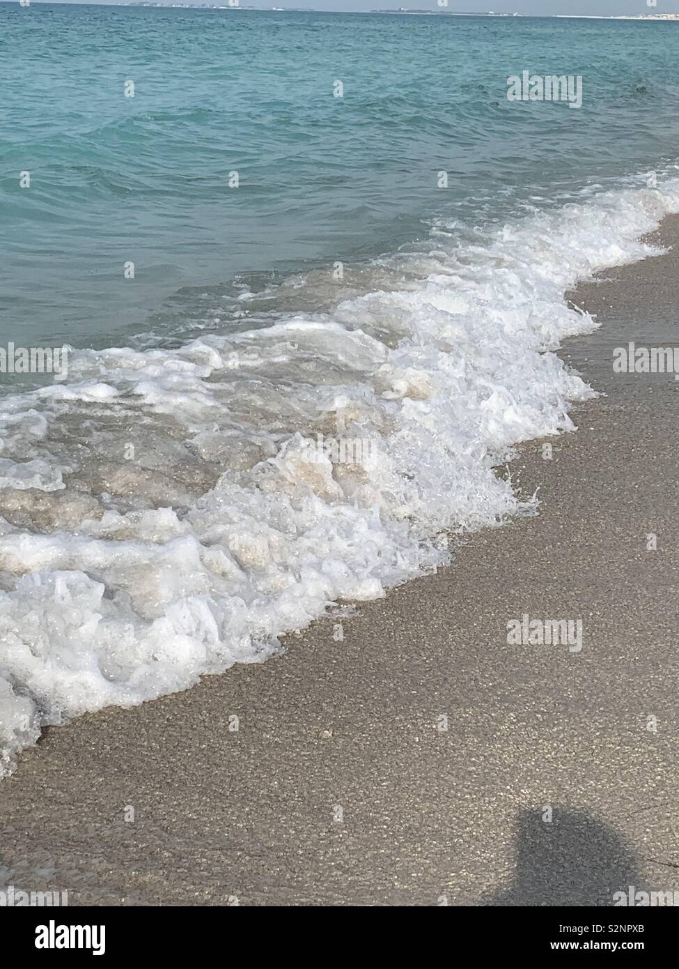 Beach waves hi-res stock photography and images - Alamy