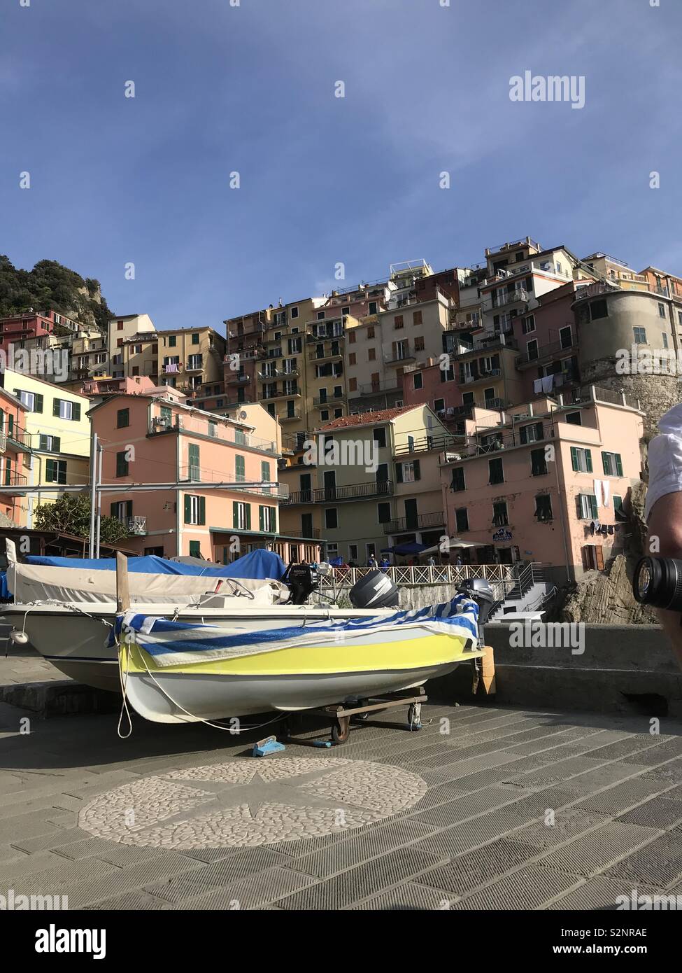 Italian hillside village hi-res stock photography and images - Alamy