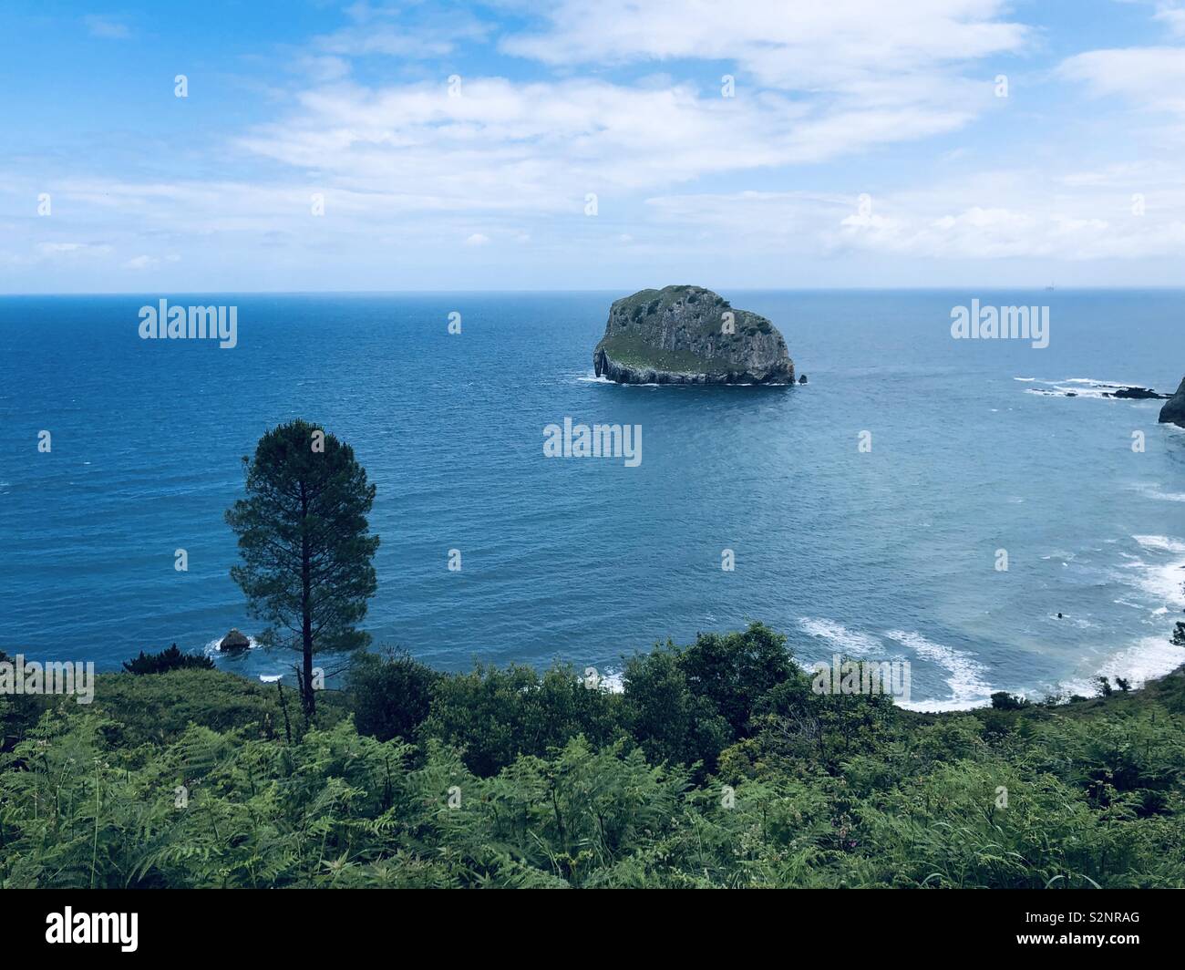 Atlantic Ocean seascape at San Juan de Gaztelugatxe Stock Photo - Alamy