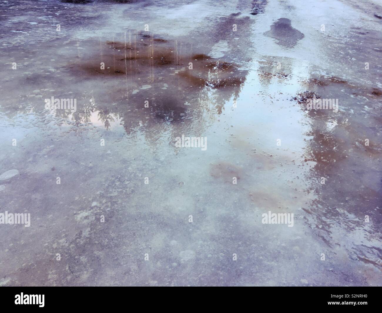 Reflection on ice hi-res stock photography and images - Alamy