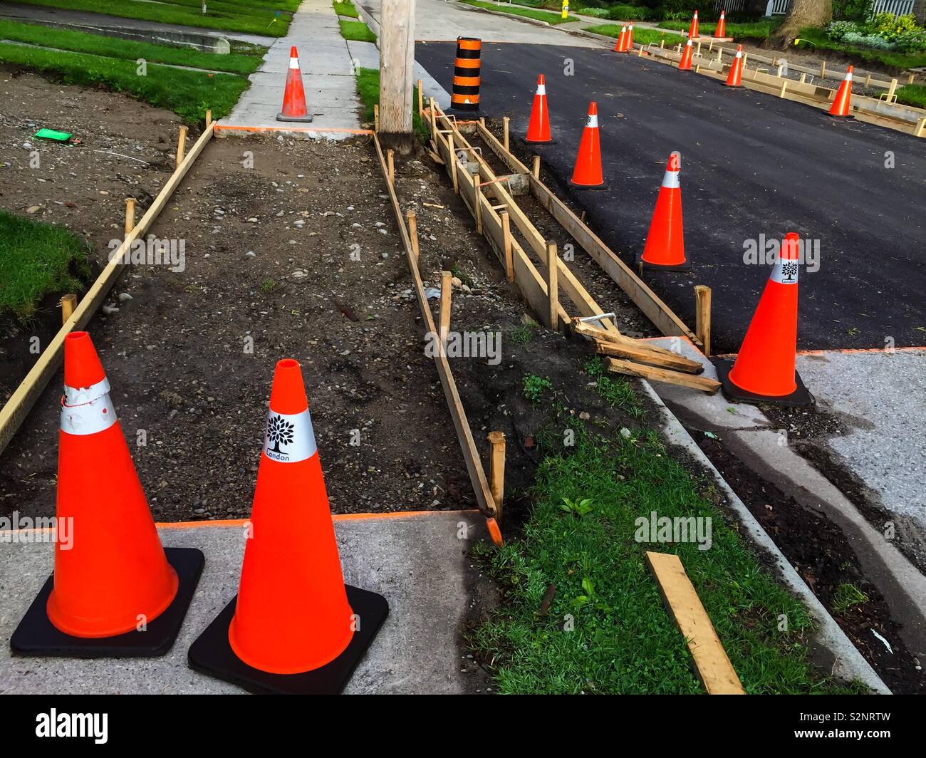 Concrete pylons hi-res stock photography and images - Alamy