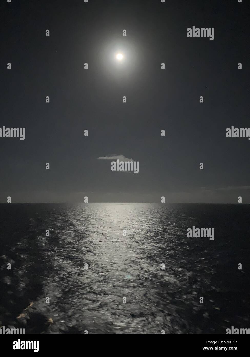 Shimmering hi-res stock photography and images - Alamy