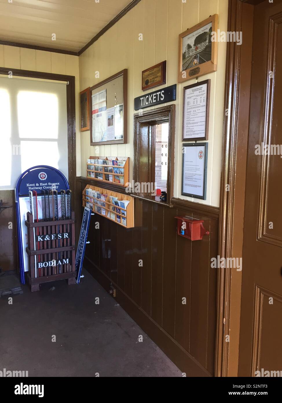 Ticket office at Bodiam station Stock Photo - Alamy
