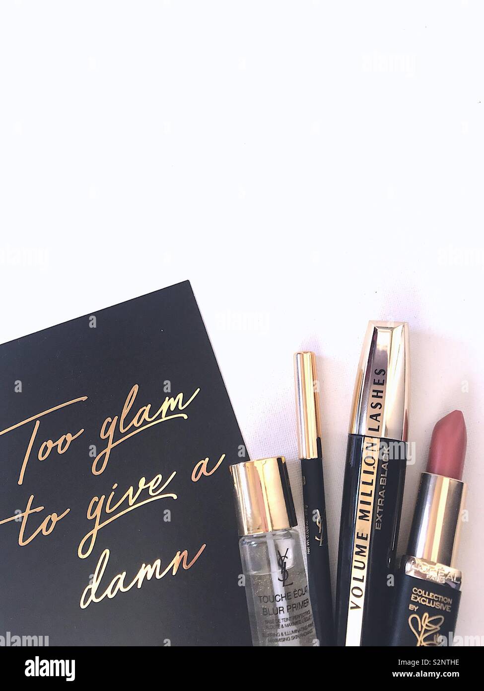 L’oreal makeup lipstick hi-res stock photography and images - Alamy