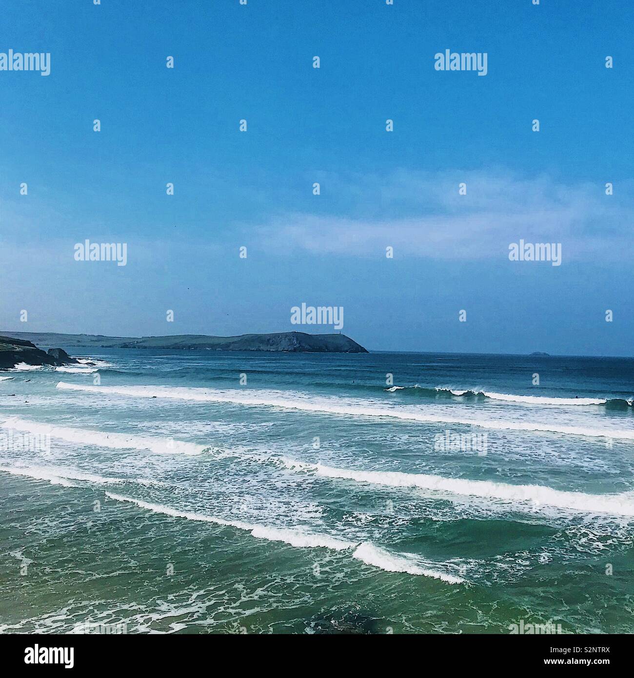 Looking out onto polzeath beach from New Polzeath Stock Photo - Alamy