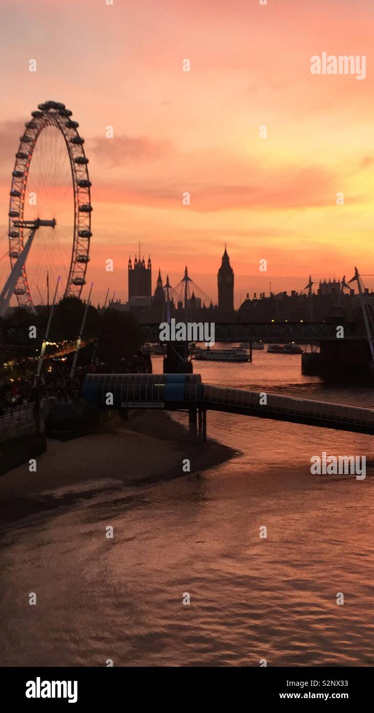 Sunset from Waterloo bridge Stock Photo - Alamy