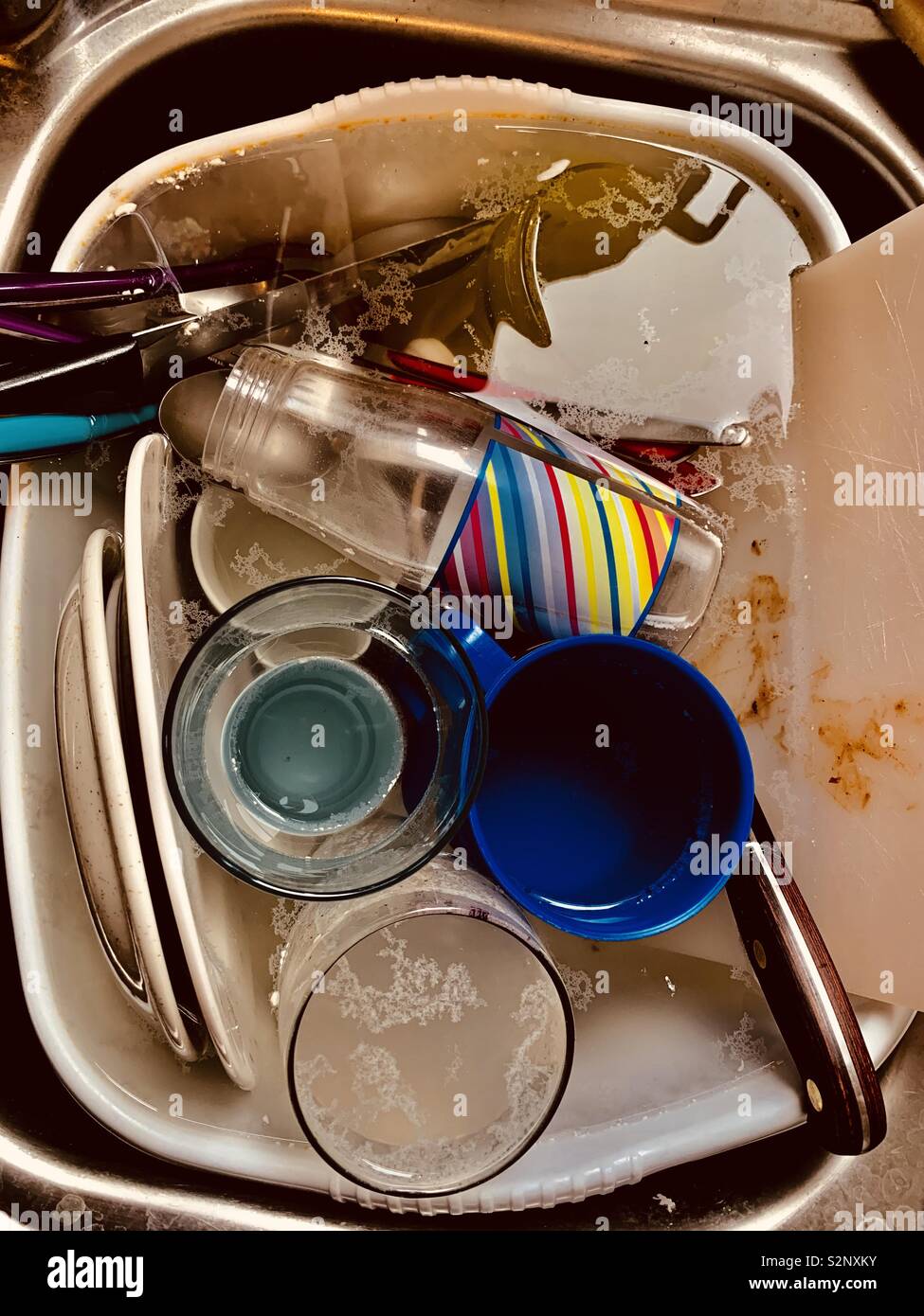 Dirty washing hi-res stock photography and images - Alamy