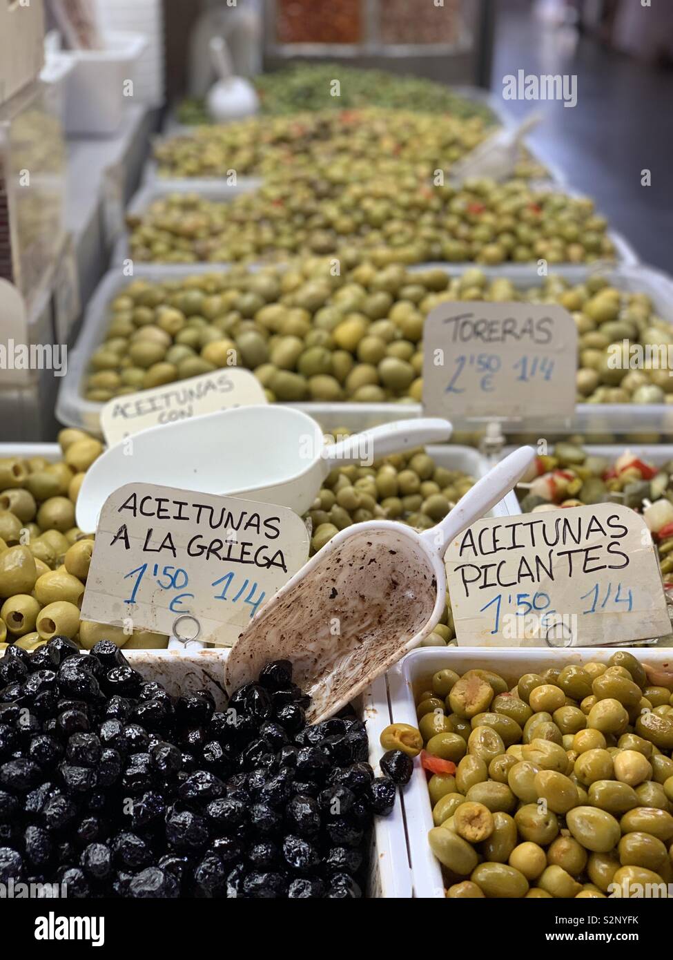 Spanish olives hi-res stock photography and images - Alamy