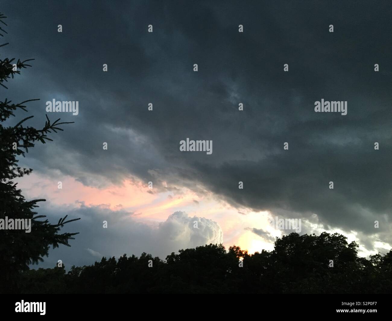 Sky sun rays hi-res stock photography and images - Alamy