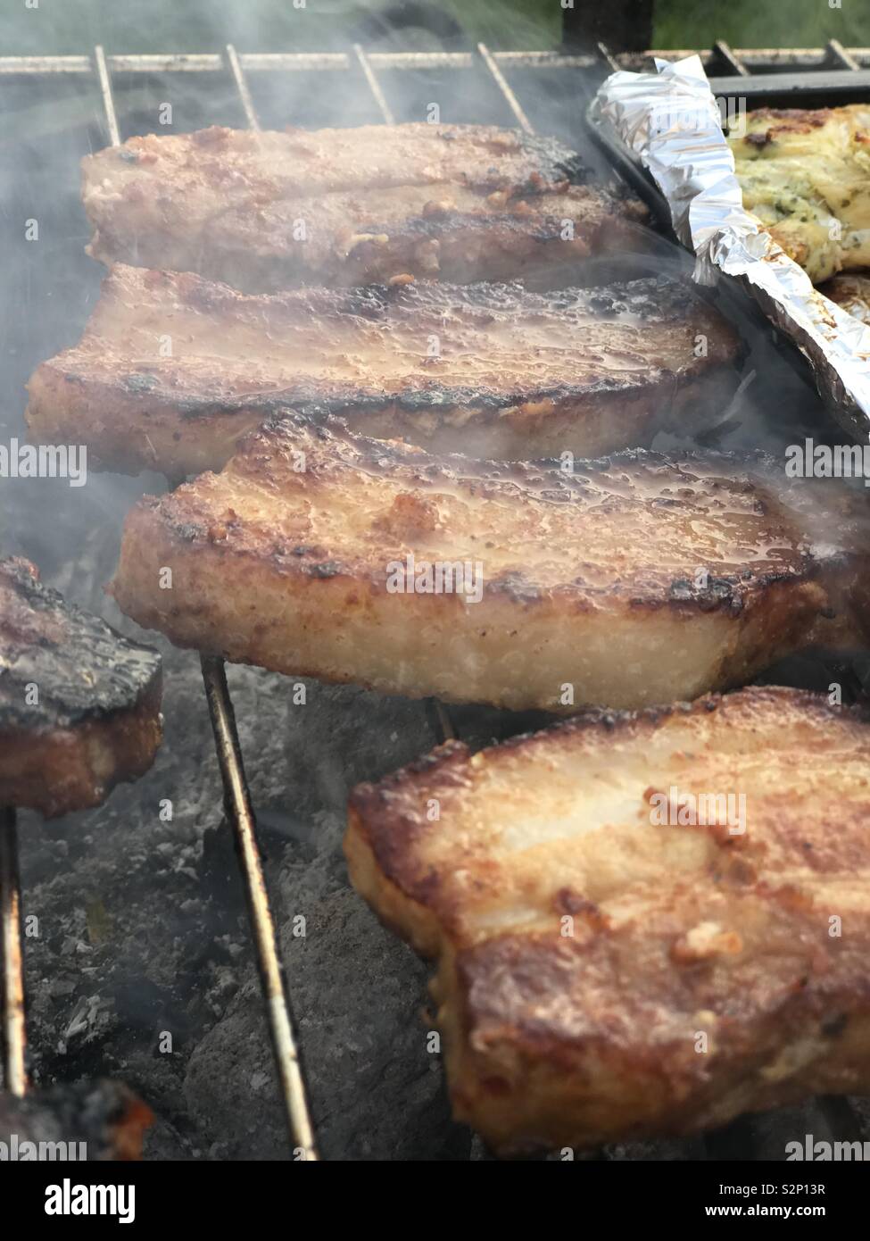 Sizzling bbq hi-res stock photography and images - Alamy