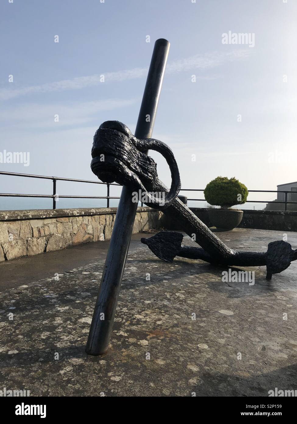 Large black anchor hi-res stock photography and images - Alamy