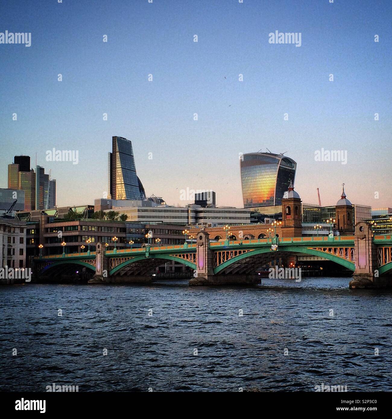 London sunset landscape hi-res stock photography and images - Alamy
