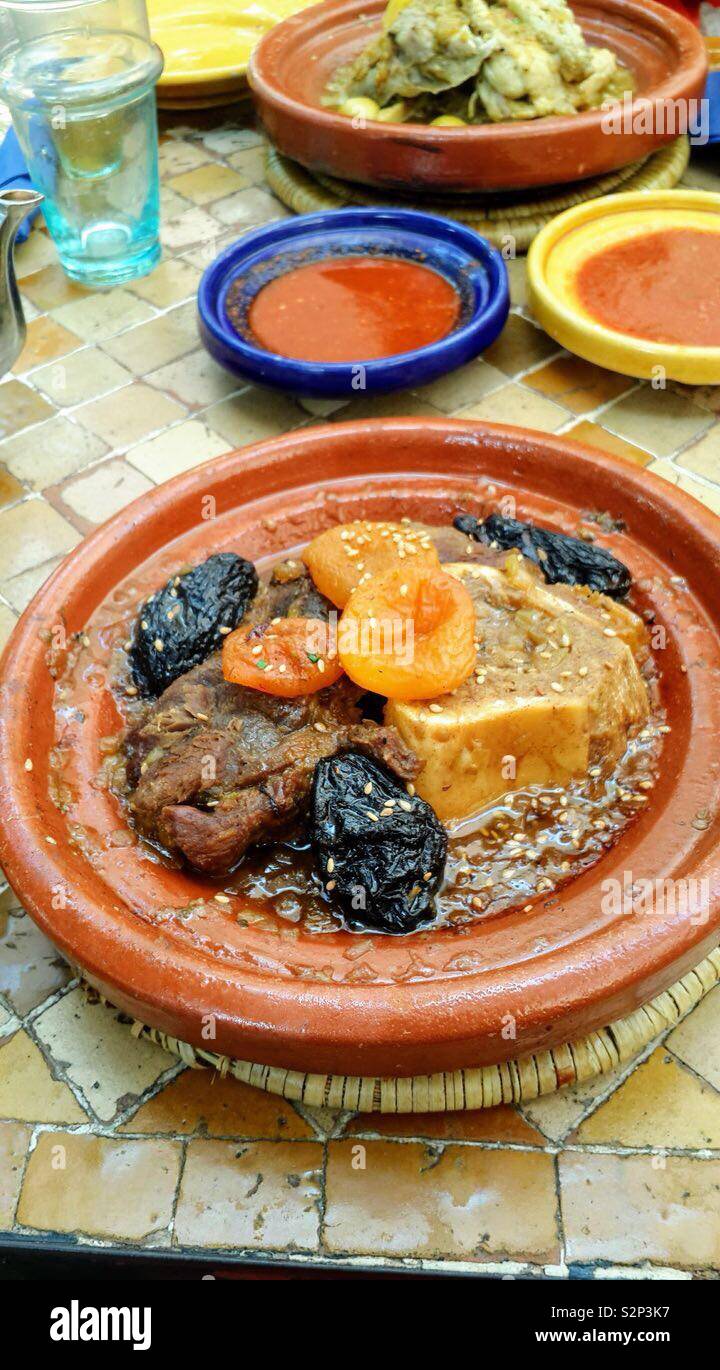 Moroccan traditional cooking Stock Photo - Alamy