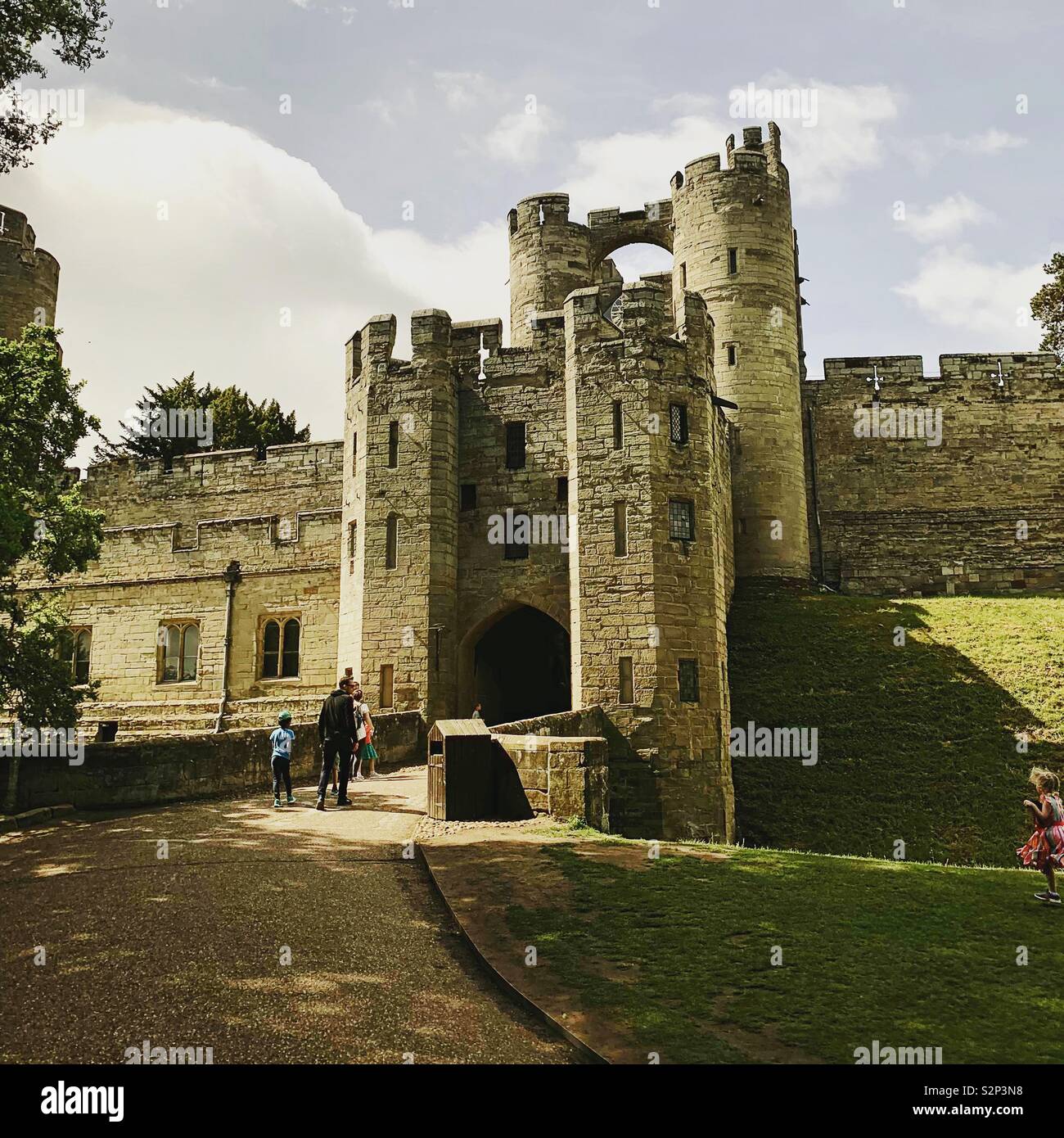 Warwick castle entrance hi-res stock photography and images - Alamy
