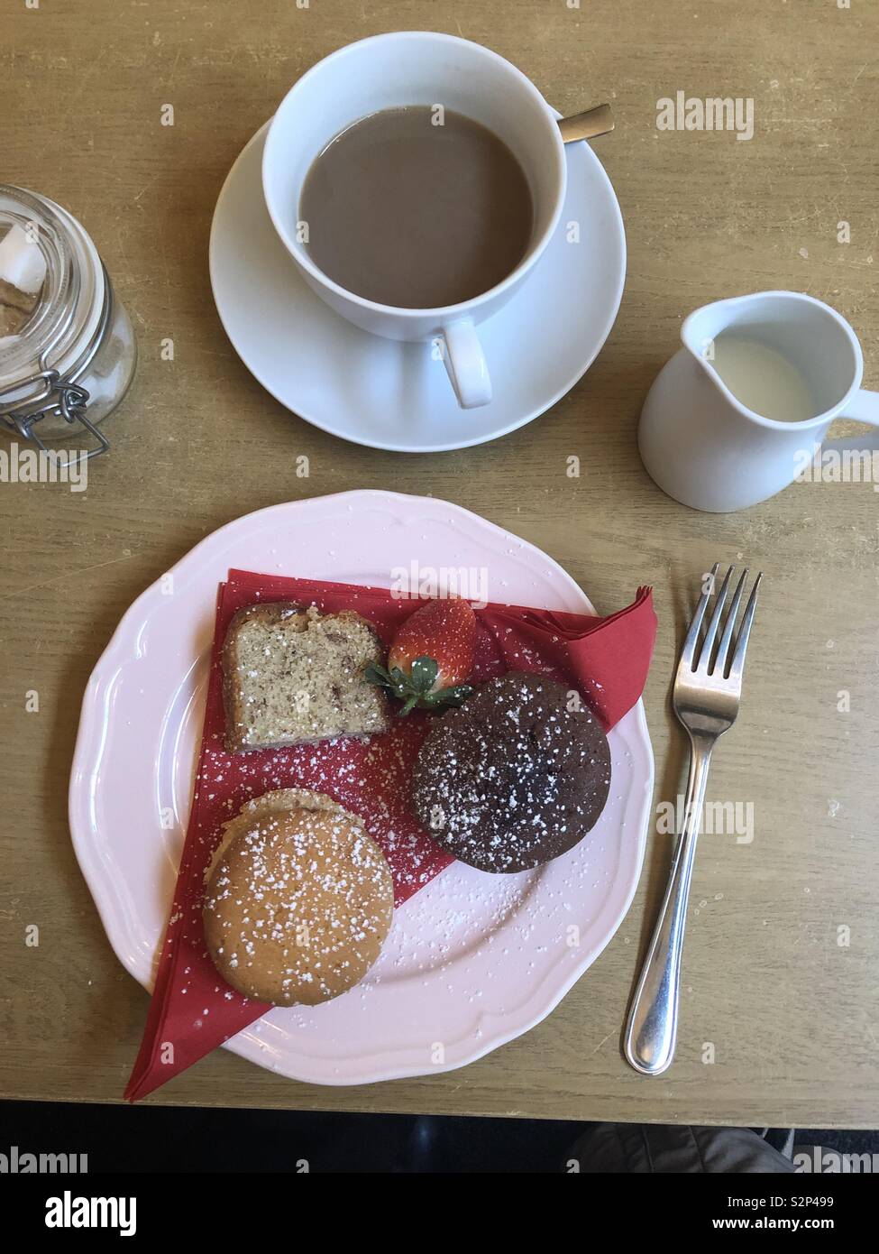 Afternoon tea teatime hi-res stock photography and images - Alamy