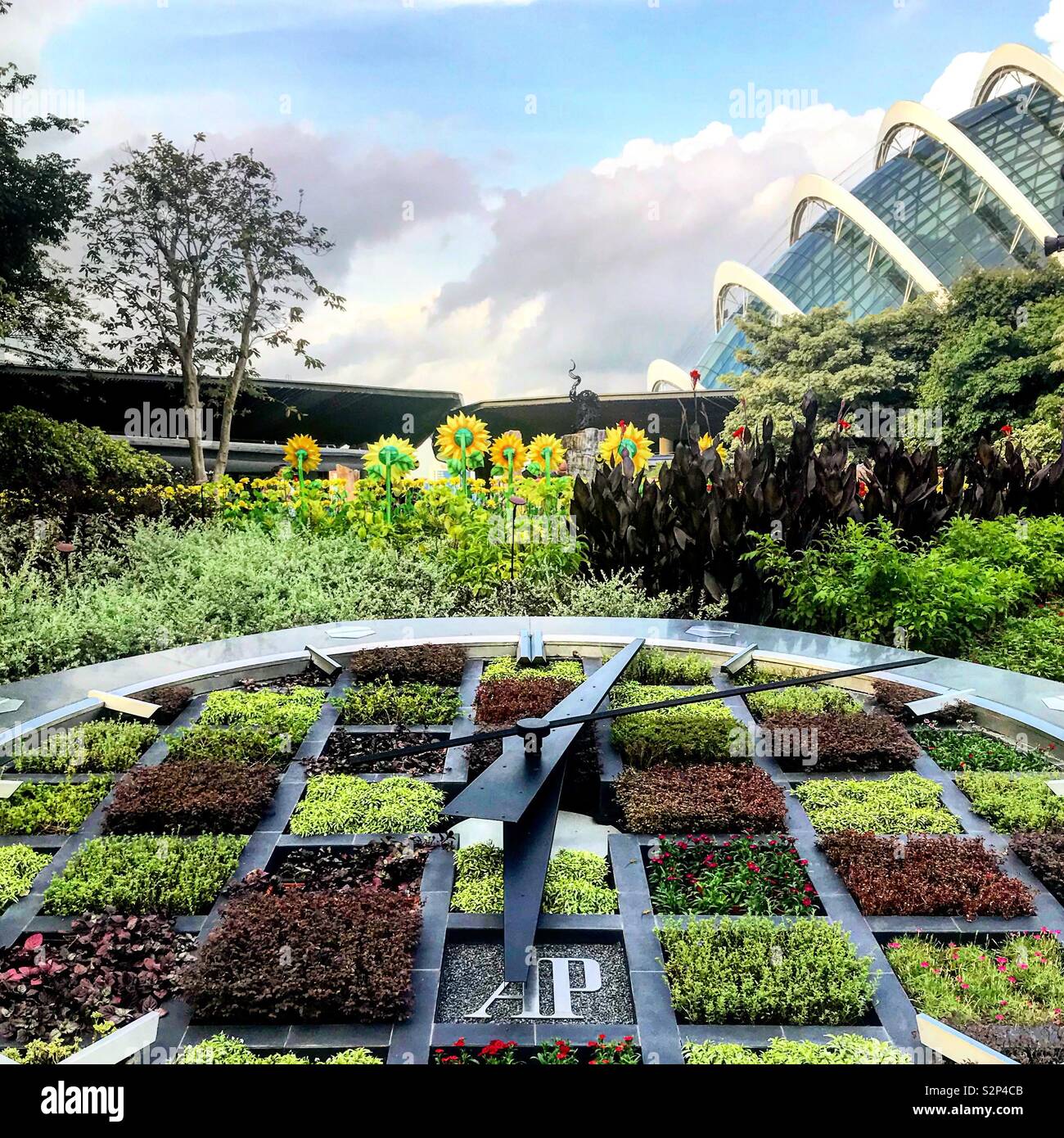 Big Green Clock High Resolution Stock Photography and Images - Alamy
