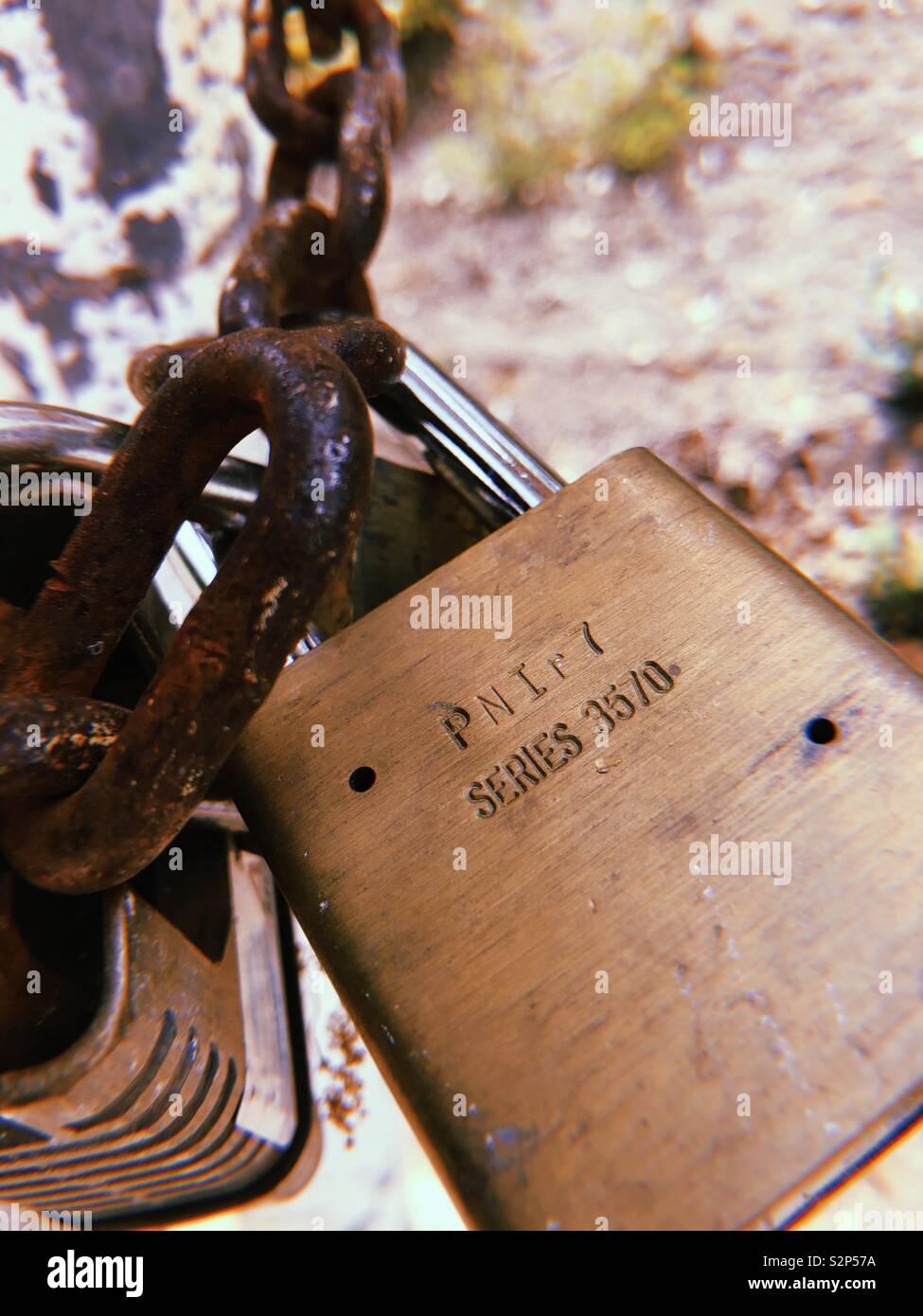 Vintage lock and chain hi-res stock photography and images - Alamy
