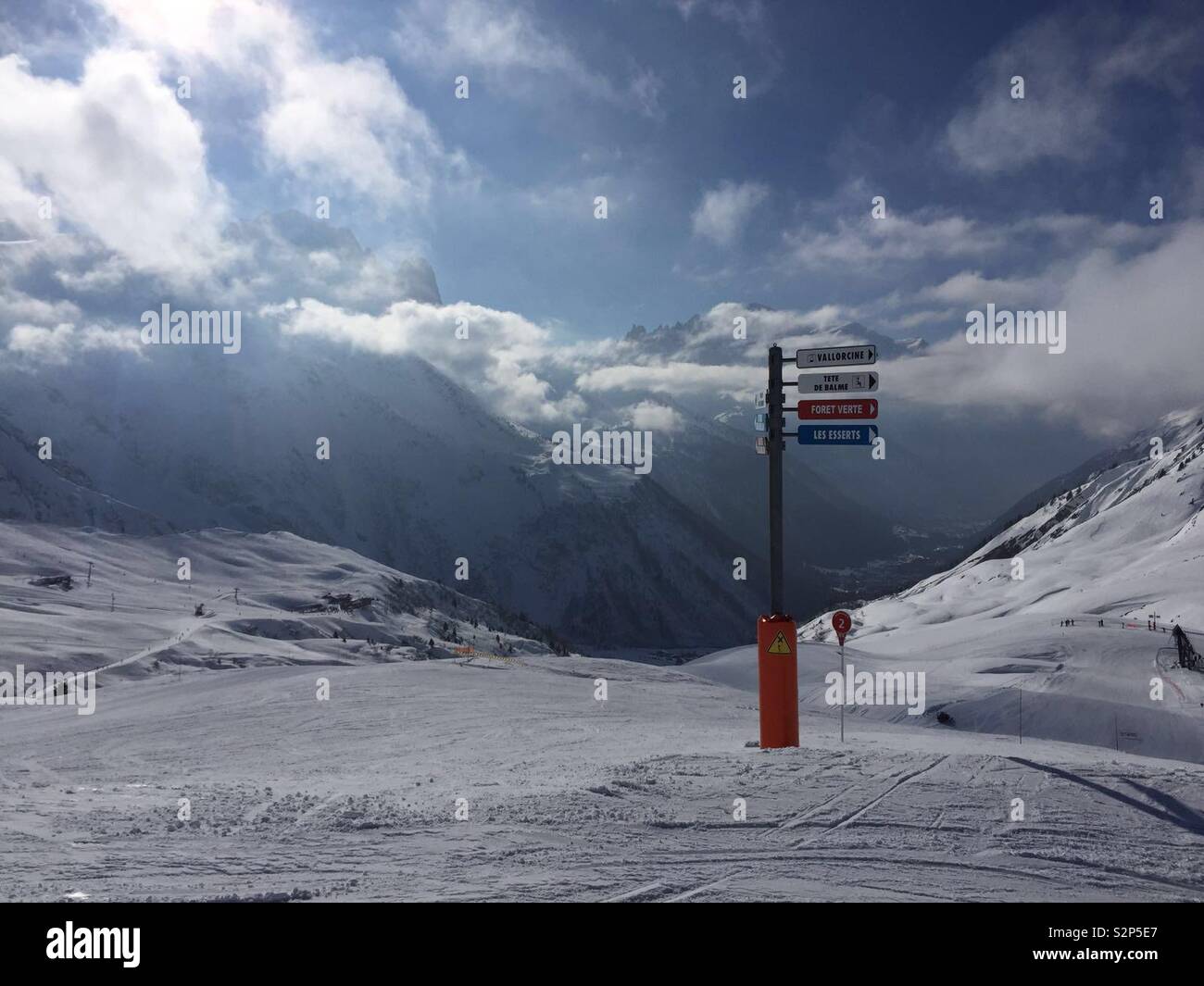 Mountain piste hi-res stock photography and images - Alamy