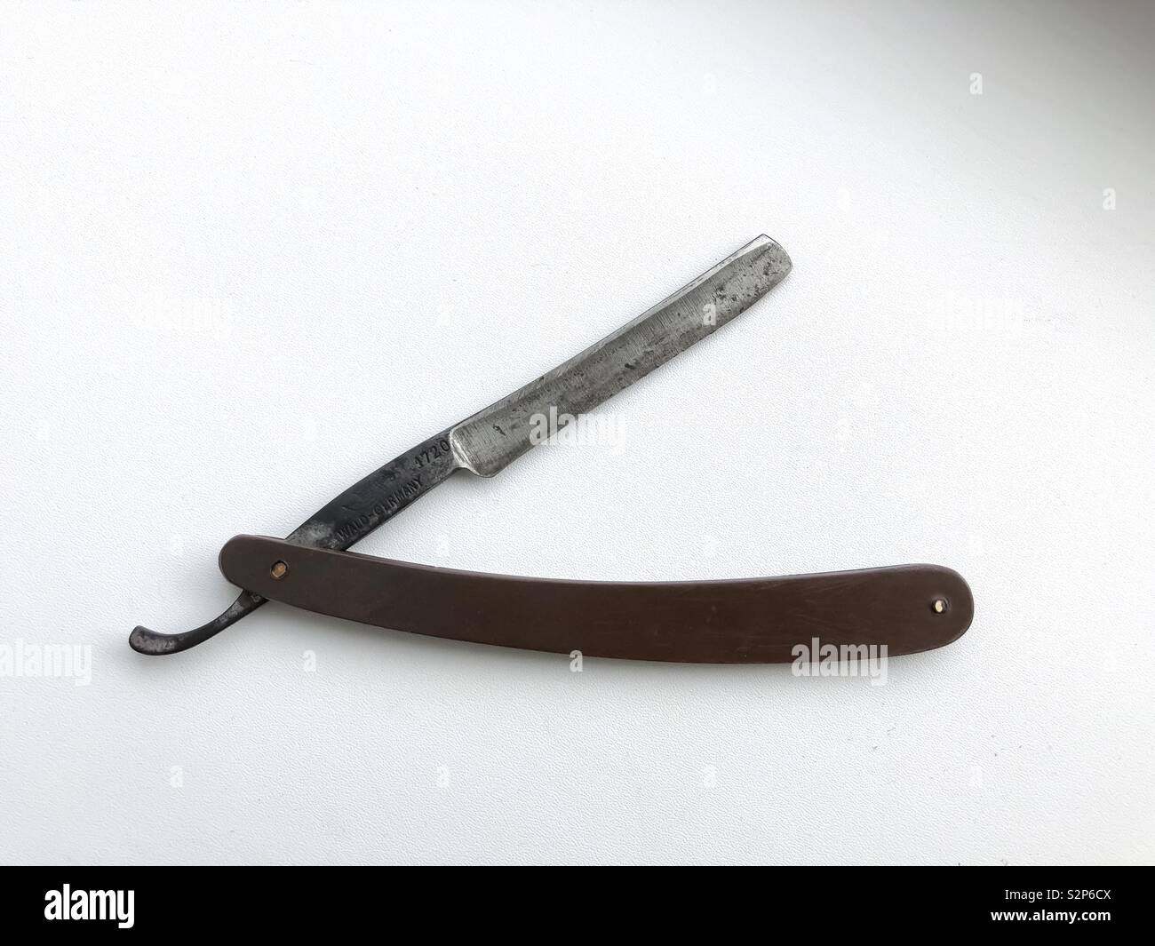 Straight razor hi-res stock photography and images - Alamy