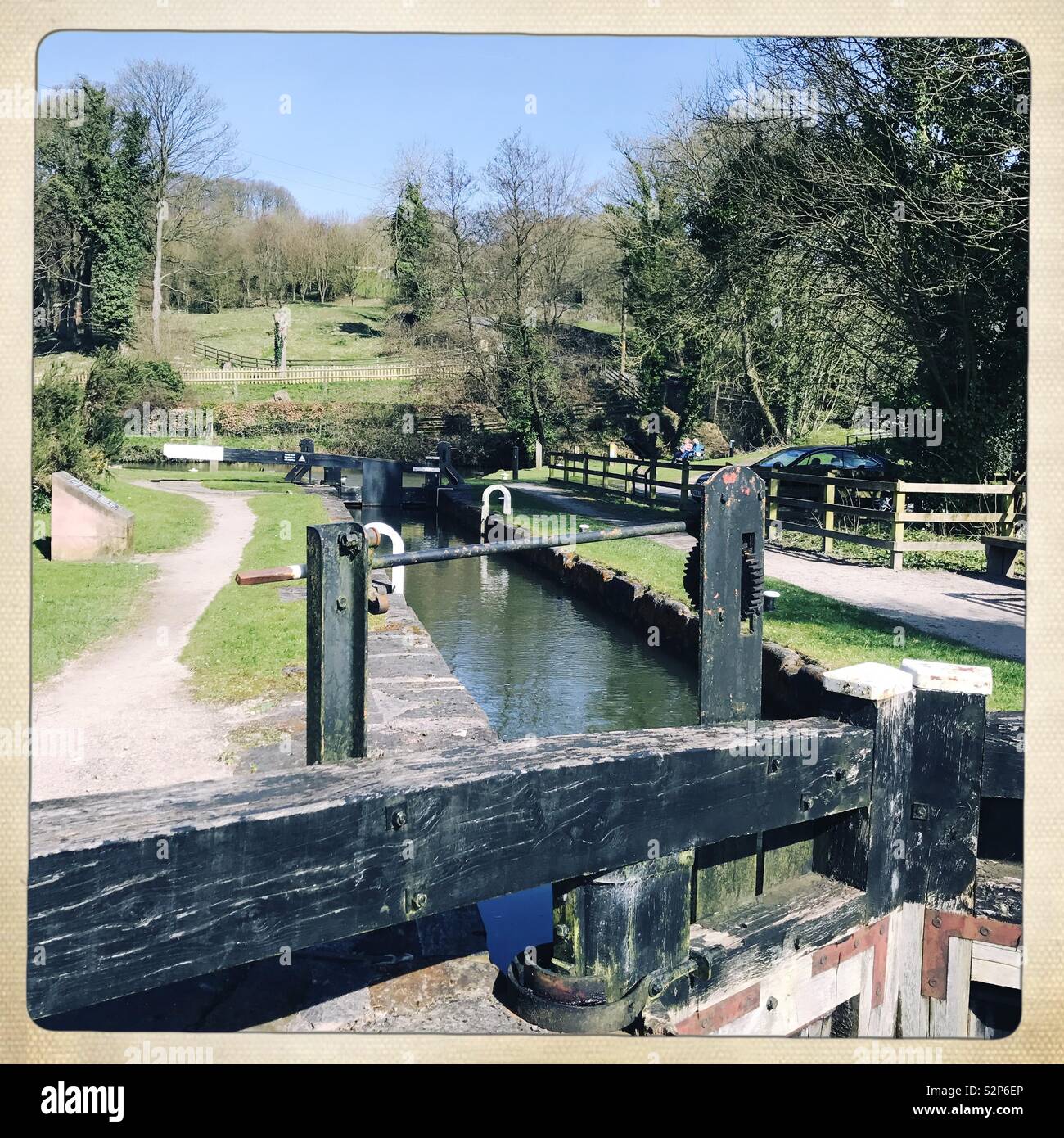 Canal lock barge hi-res stock photography and images - Alamy