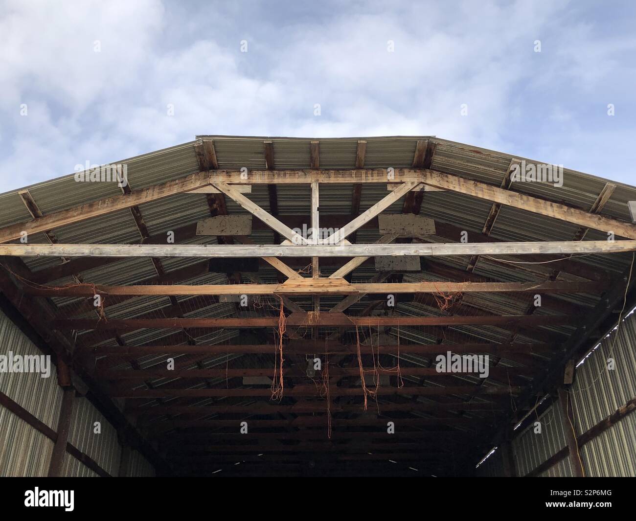 Barn rafters hi-res stock photography and images - Alamy
