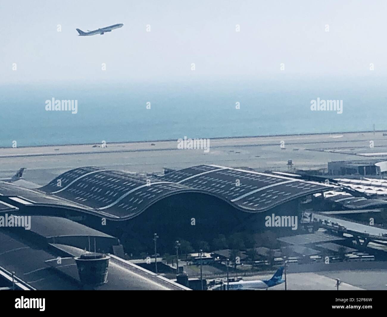 Parallel take off hi-res stock photography and images - Alamy