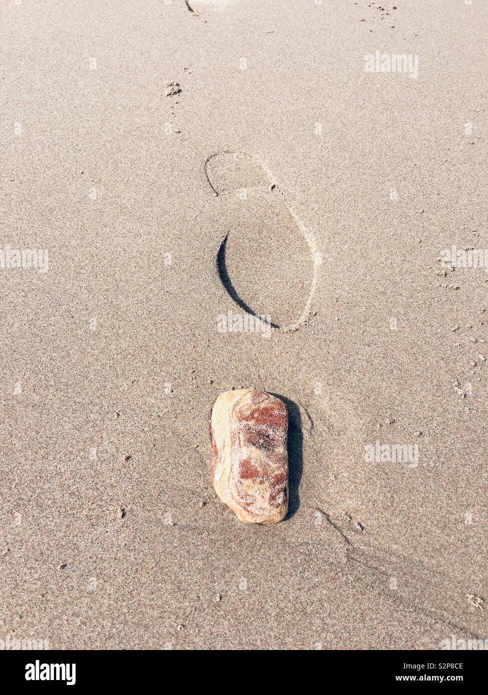 Single footprint in the sand hi-res stock photography and images - Alamy