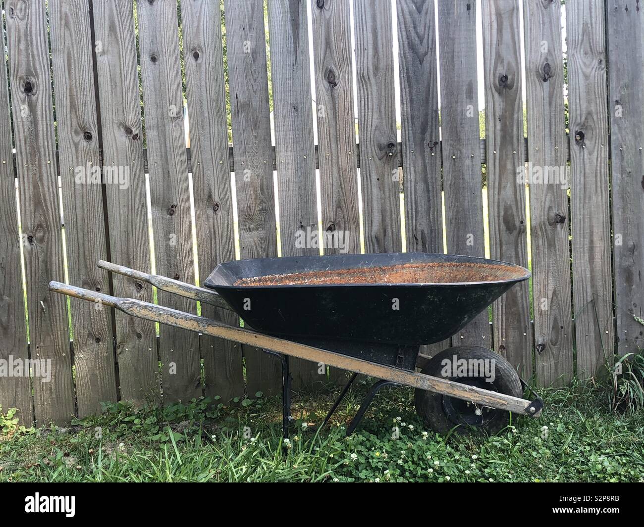 Wheel barrel hi-res stock photography and images - Alamy