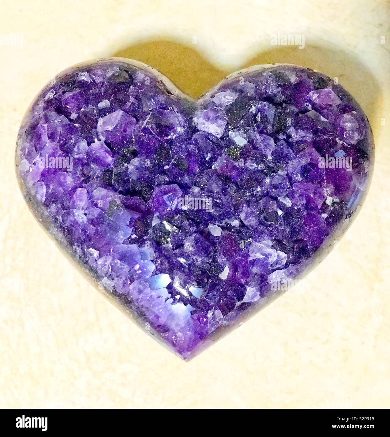 Amethyst heart rock with multiple purple crystals Stock Photo - Alamy