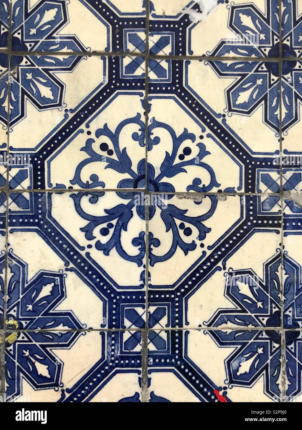 Azulejos lisbon hi-res stock photography and images - Alamy