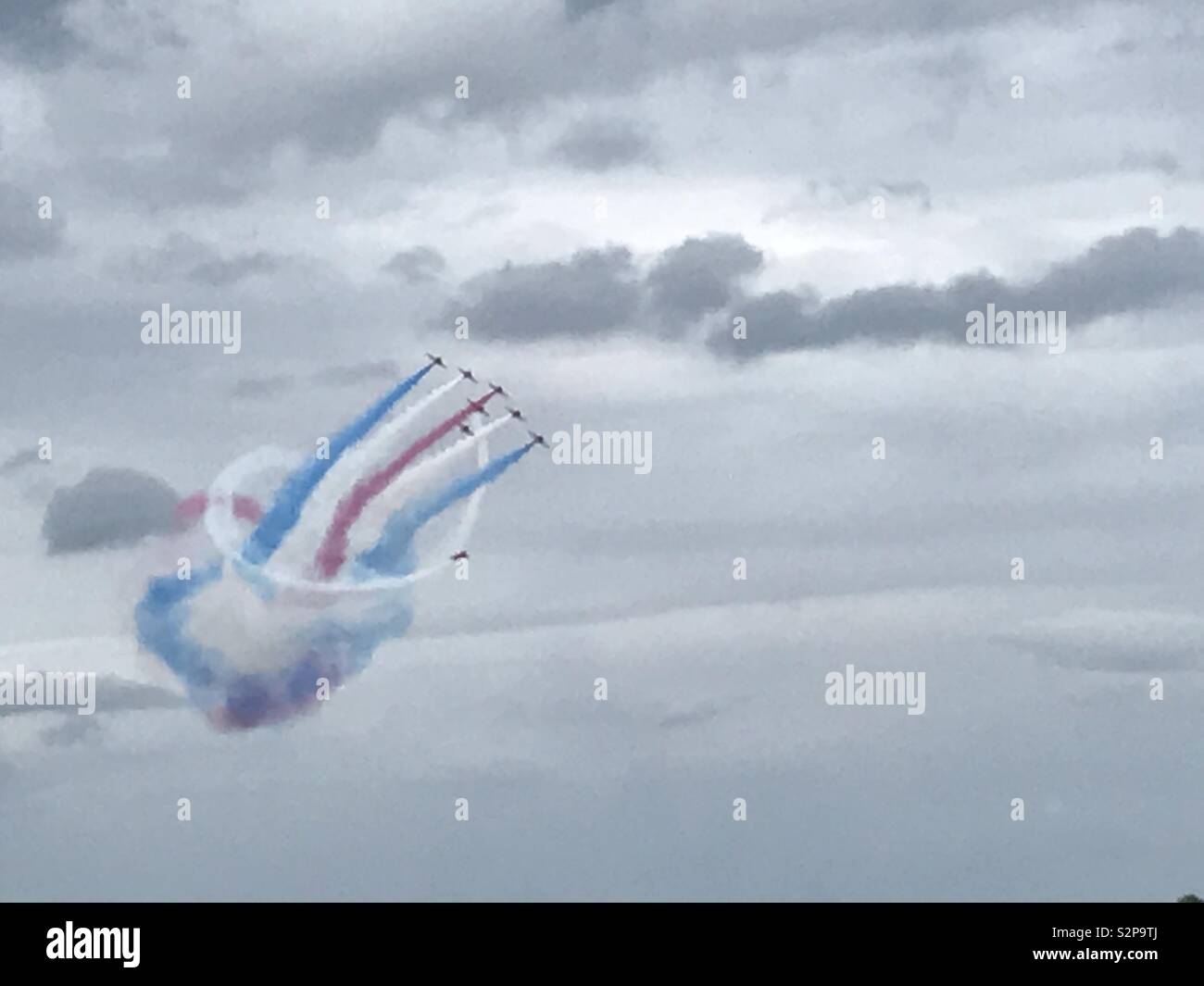 5 red arrows hi-res stock photography and images - Alamy