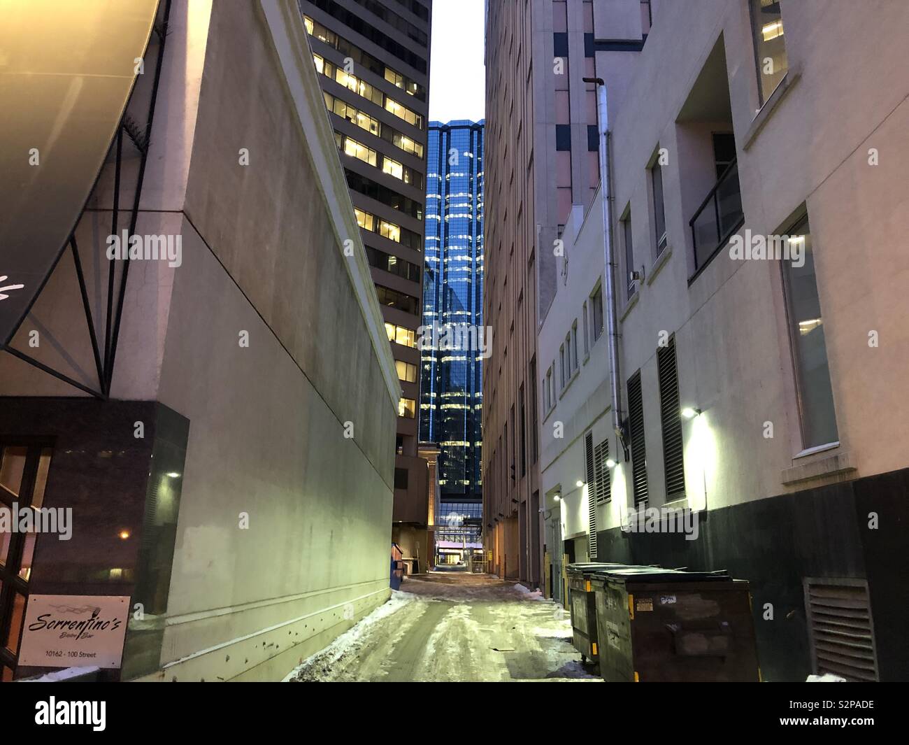 City angles hi-res stock photography and images - Alamy